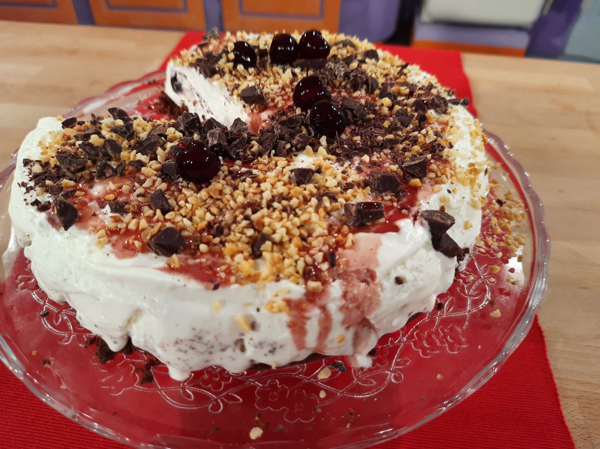 Torta gelato croccante e amarene sciroppate - Quel che passa il convento